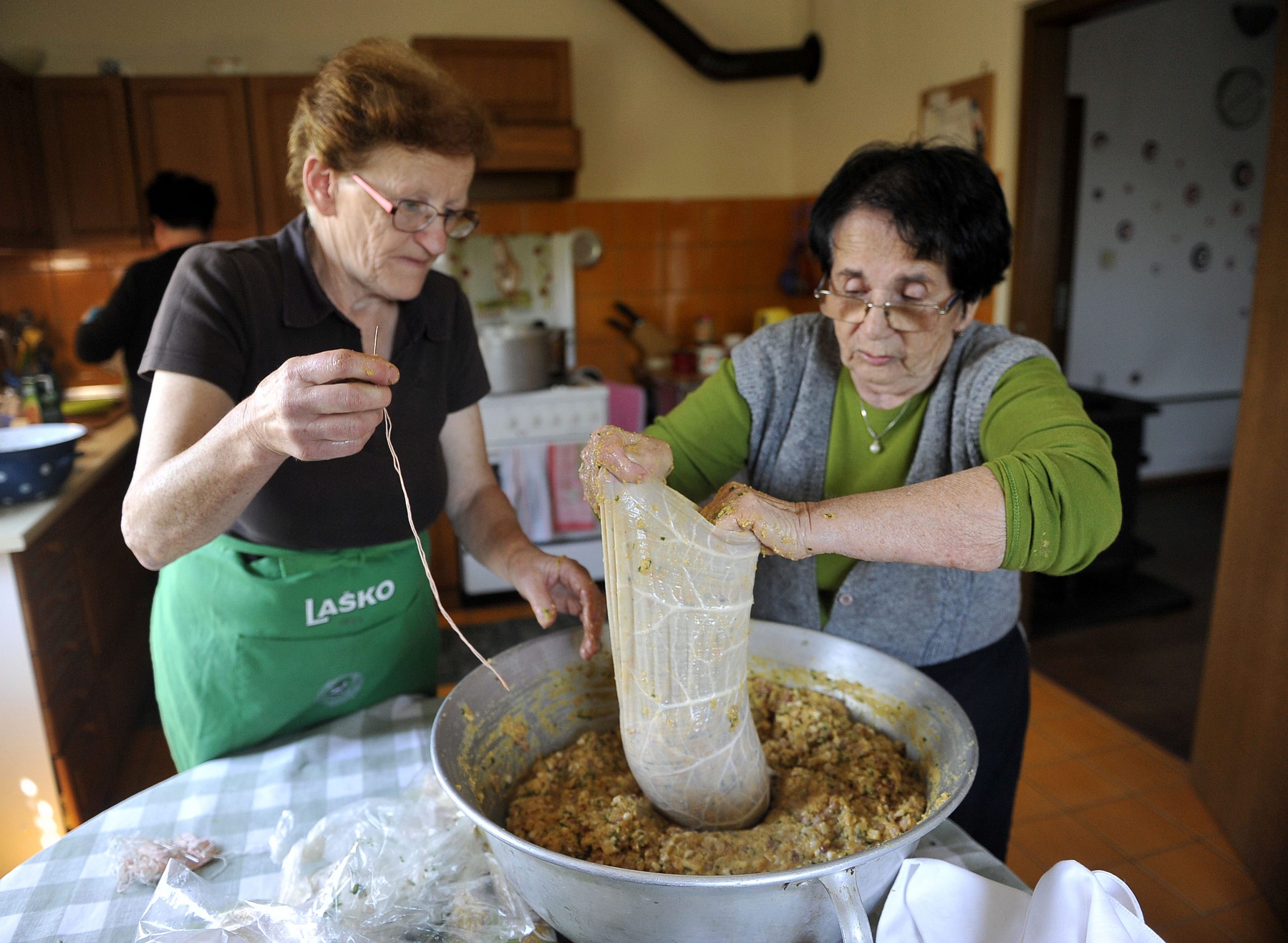 Goranski nadjev iz Crnog Luga za uskrsnu gozbu: Nona Marija otkrila nam je fantastičan recept ...
