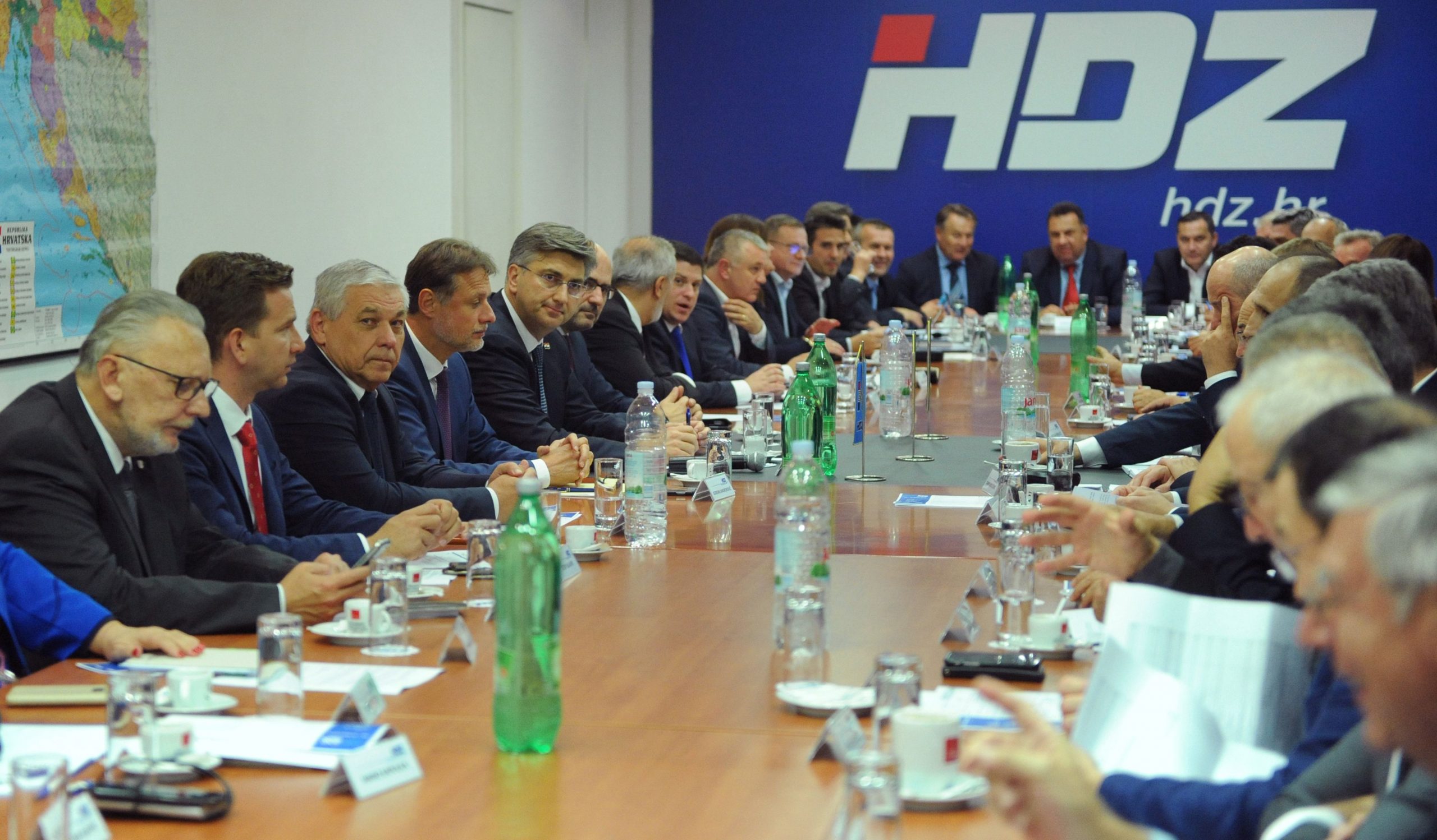 HDZ-ov ministar Ćorić: Ne vidim vezu u tome što HDZ pobjeđuje u ... HDZ-ov ministar Ćorić: Ne vidim vezu u tome što HDZ pobjeđuje u ...