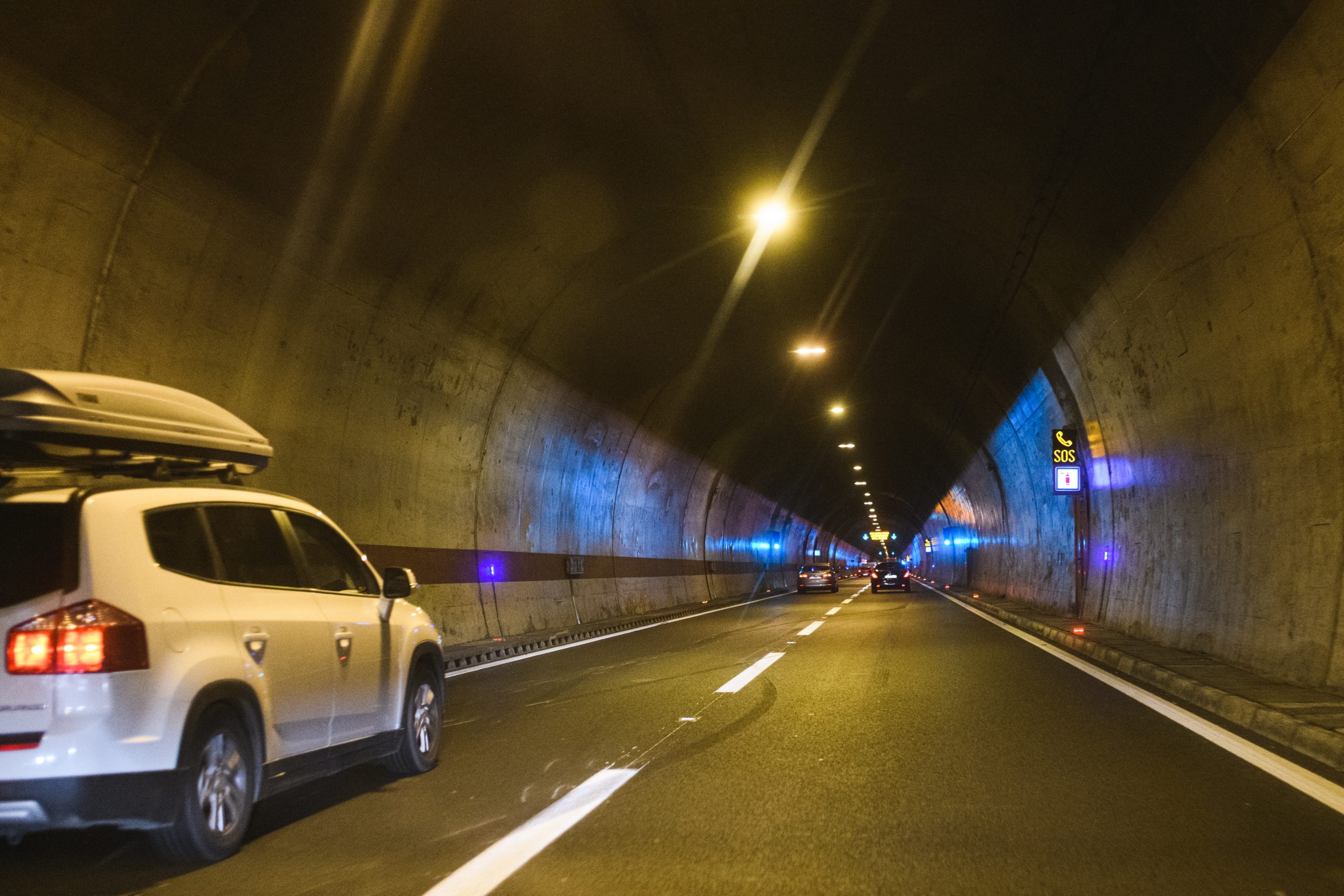 Jedna osoba poginula u prometnoj nesreći u tunelu Sveti Rok, Mercedes ... Jedna osoba poginula u prometnoj nesreći u tunelu Sveti Rok, Mercedes ...