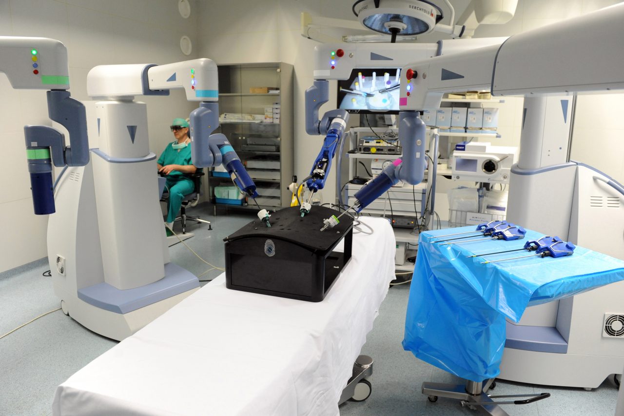 Kirurgija pokretima očiju: Na Rebru proradio prvi robotski operacijski sustav u Hrvatskoj - Novi ...