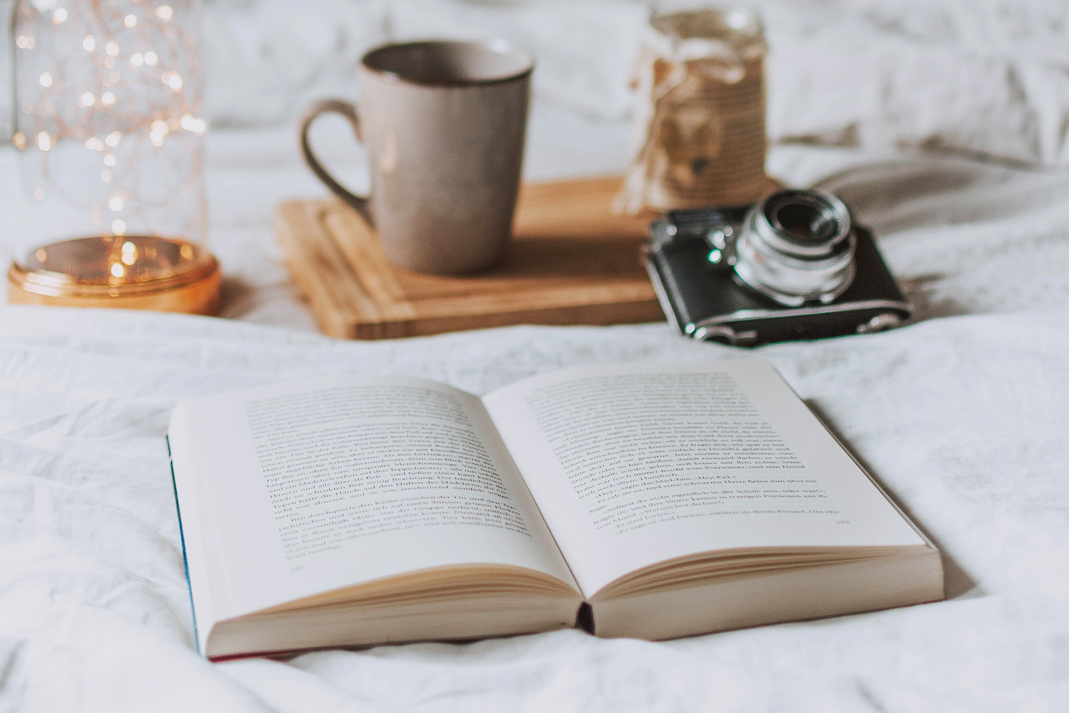 Tri knjige idealne za večernje opuštanje: Klasici koji se čitaju u ...