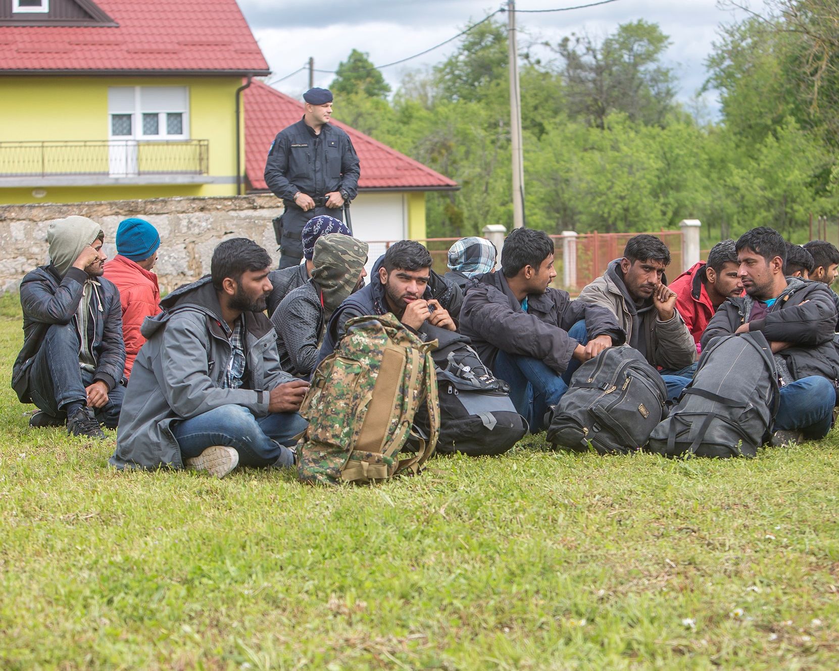 Krvavi sukob migranata u prihvatnom centru kod Bihaća: Nožem nasmrt ... Krvavi sukob migranata u prihvatnom centru kod Bihaća: Nožem nasmrt ...