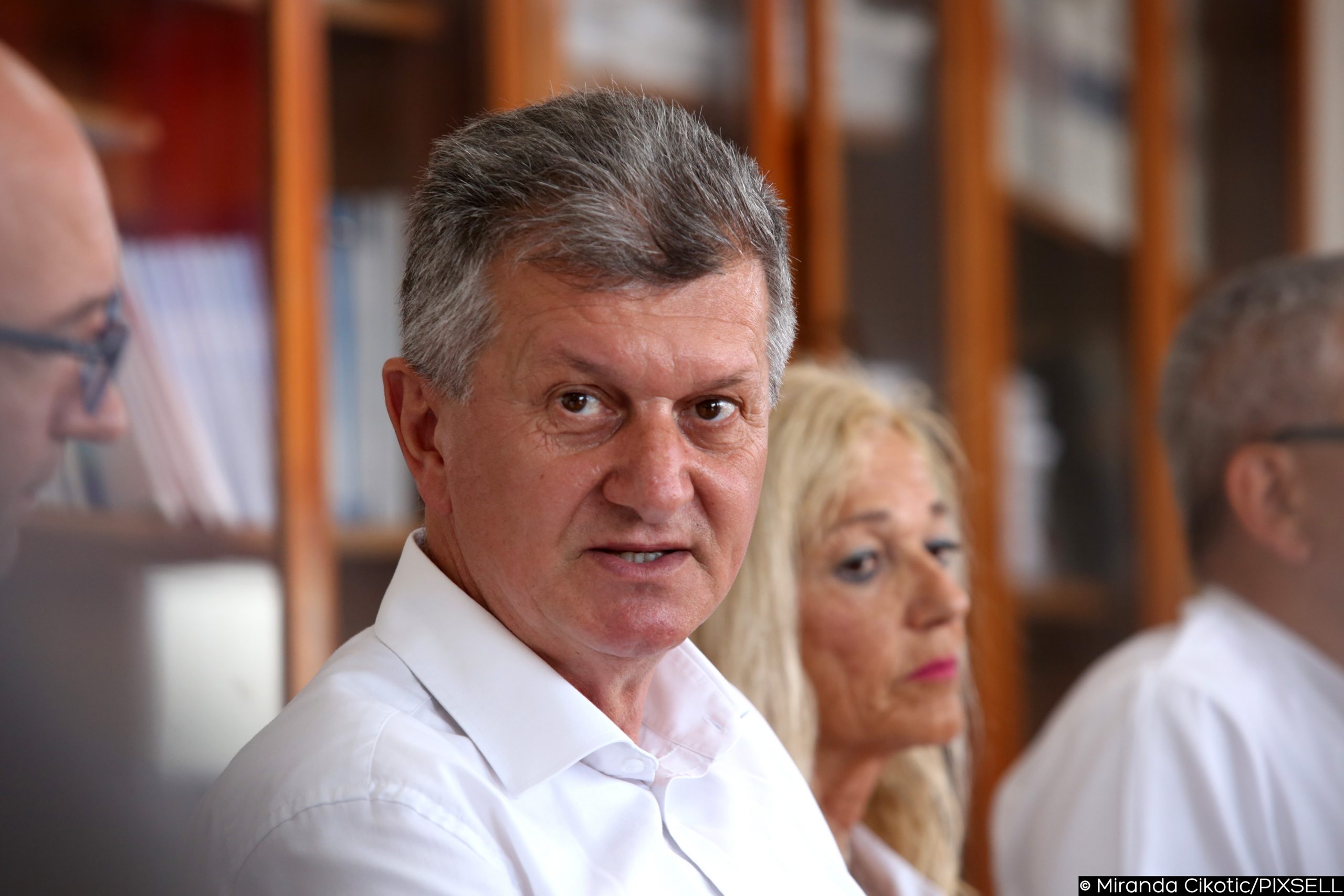 Kujundžić nudi povećanje plaća za sedam posto u zdravstvu, liječnički ... Kujundžić nudi povećanje plaća za sedam posto u zdravstvu, liječnički ...