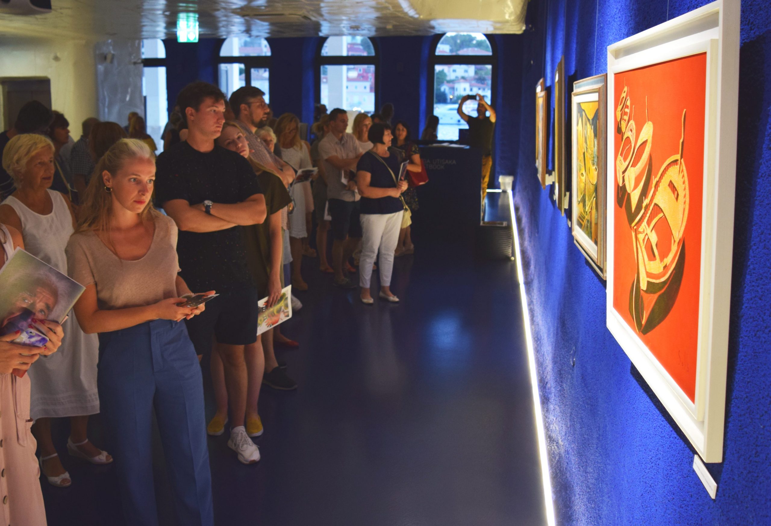 MATE SOLIS Umjetnički rukopis koji pleše strastveni dionizijevski ples ...