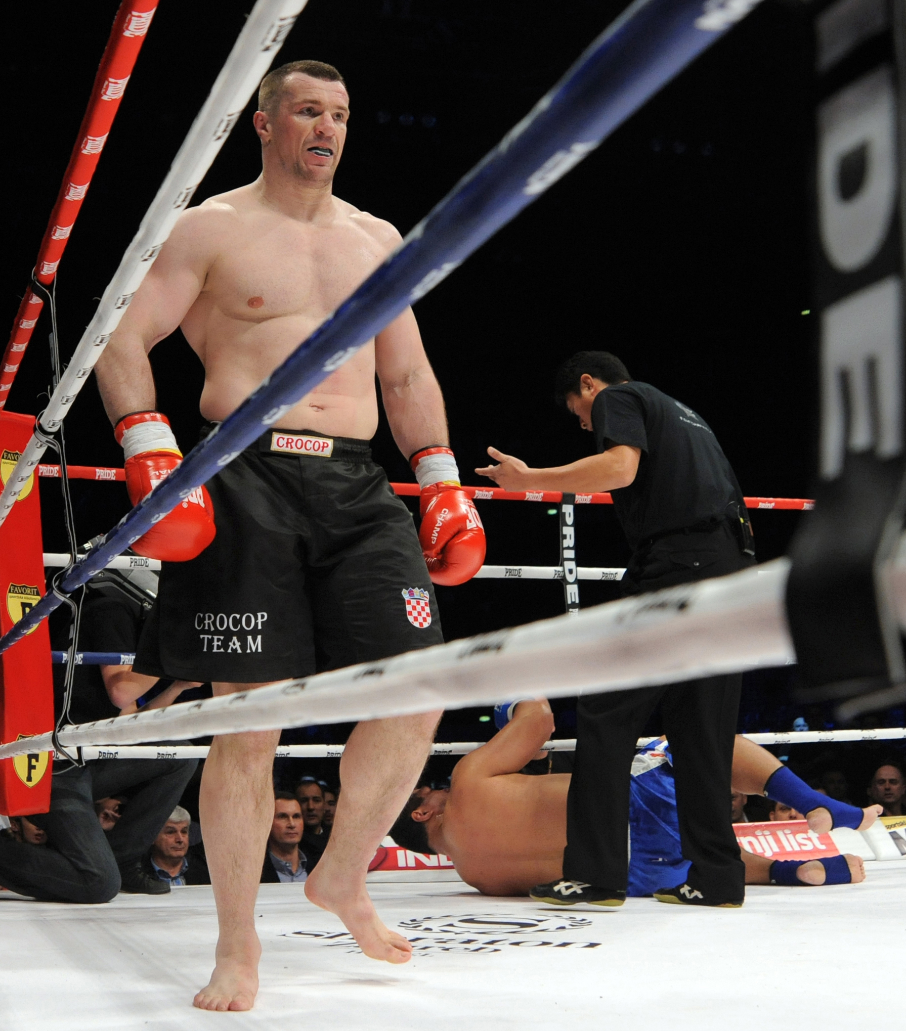 Mirko Filipović bio je već stjeran u kut ringa, ali onda je preciznim ...