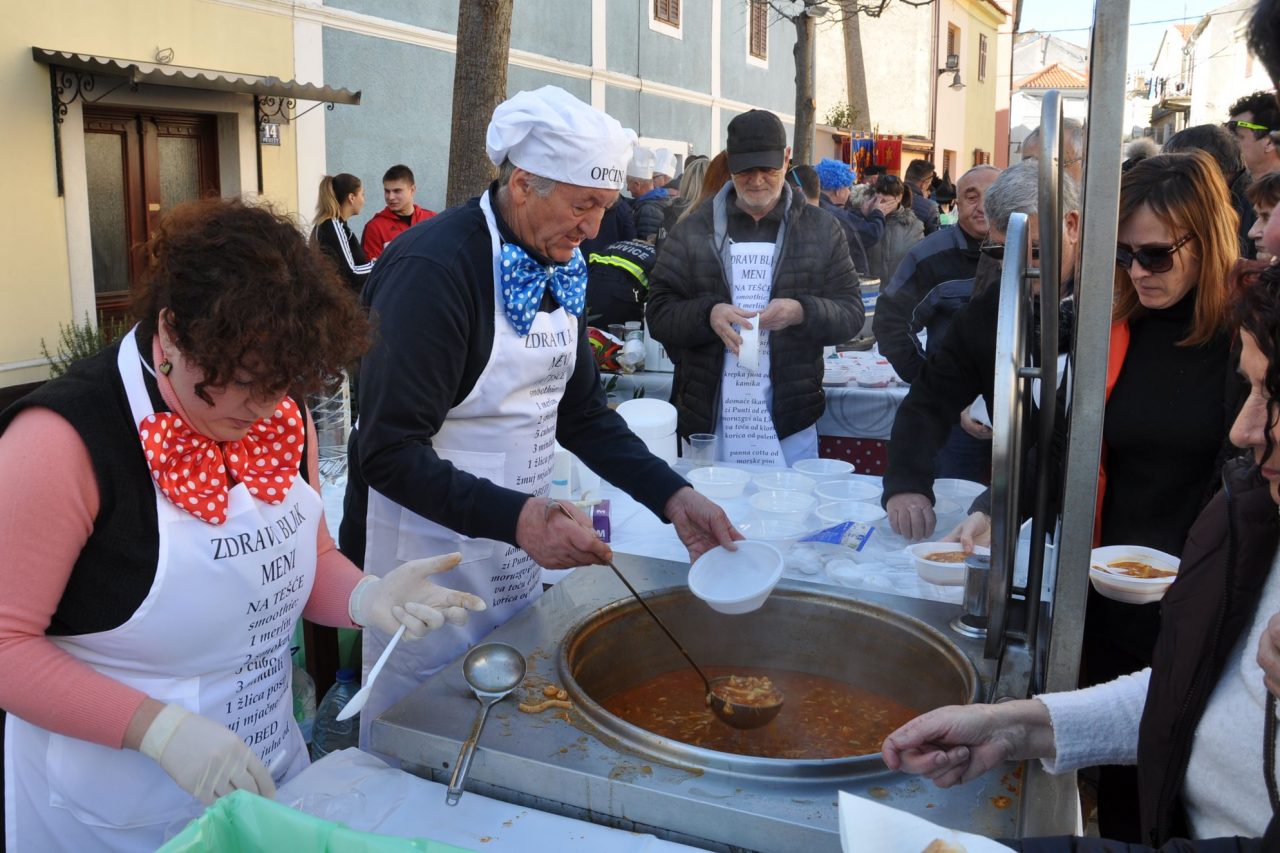 Muda od bika, slinjavi puž, fileki od crne krave sa škampima, rafaello ...