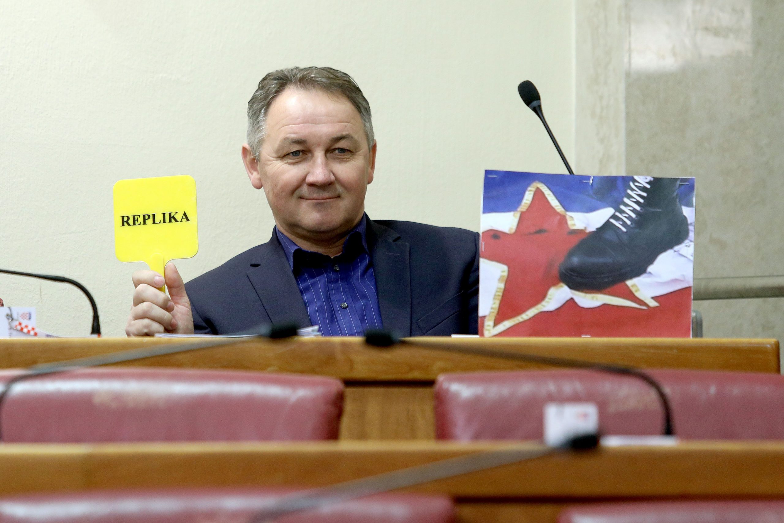 Nastavljaju se reakcije na jugoslavensku zastavu u Rijeci: Pogledajte ... Nastavljaju se reakcije na jugoslavensku zastavu u Rijeci: Pogledajte ...