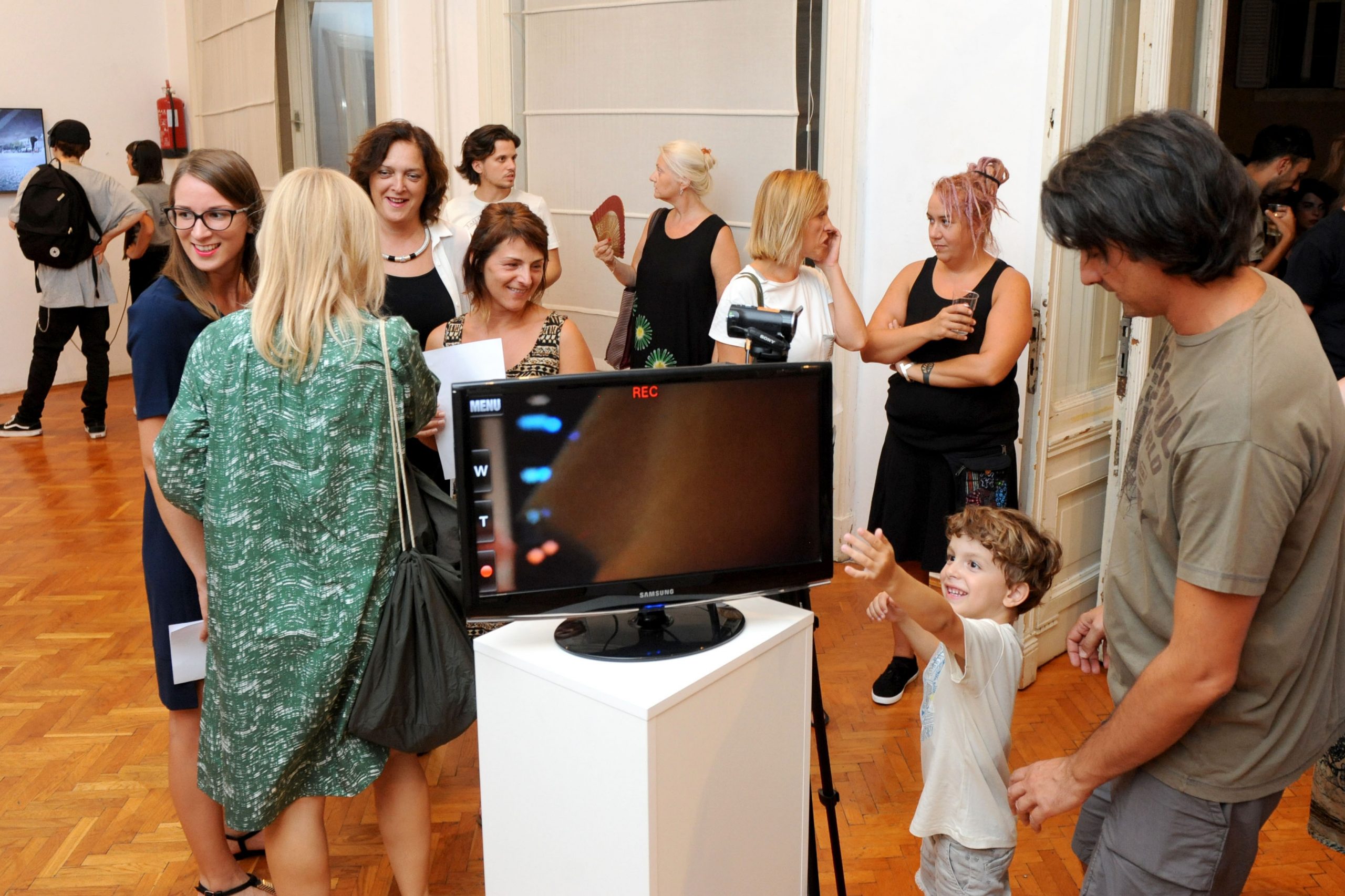 Radovi koji prenose iskustvo skejtera: Otvorena izložba Michela ...