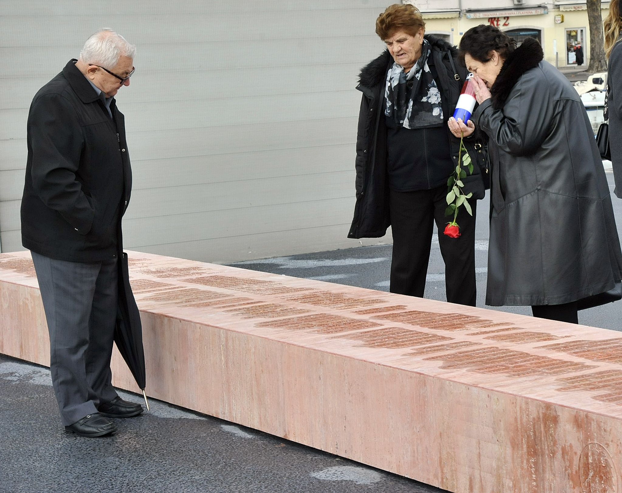 Spomenik na Mostu branitelja: Obilježje s imenima 206 poginulih ...