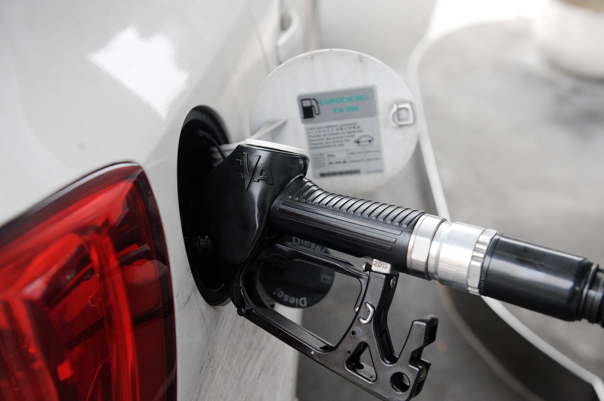 ZA UPUTE PITAJTE DISTRIBUTERE Od sutra nove oznake goriva na benzinskim ...