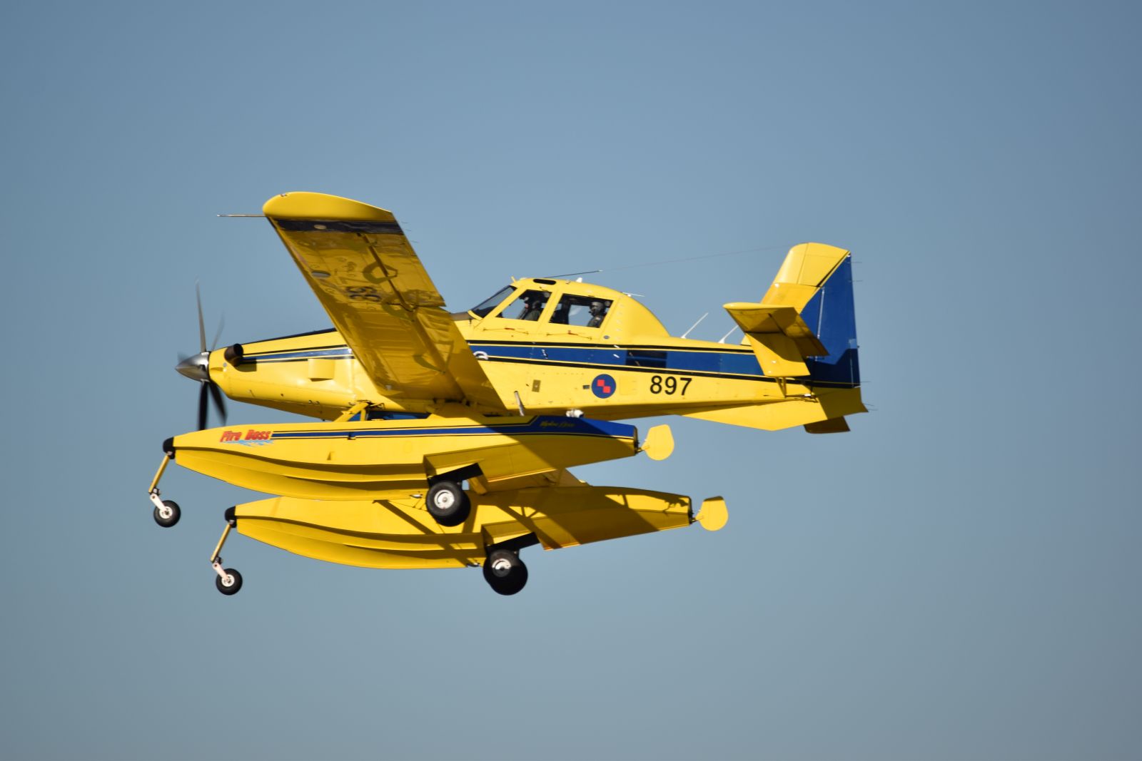 Zračne snage cijeli dan gase požar kod Knina - Novi list