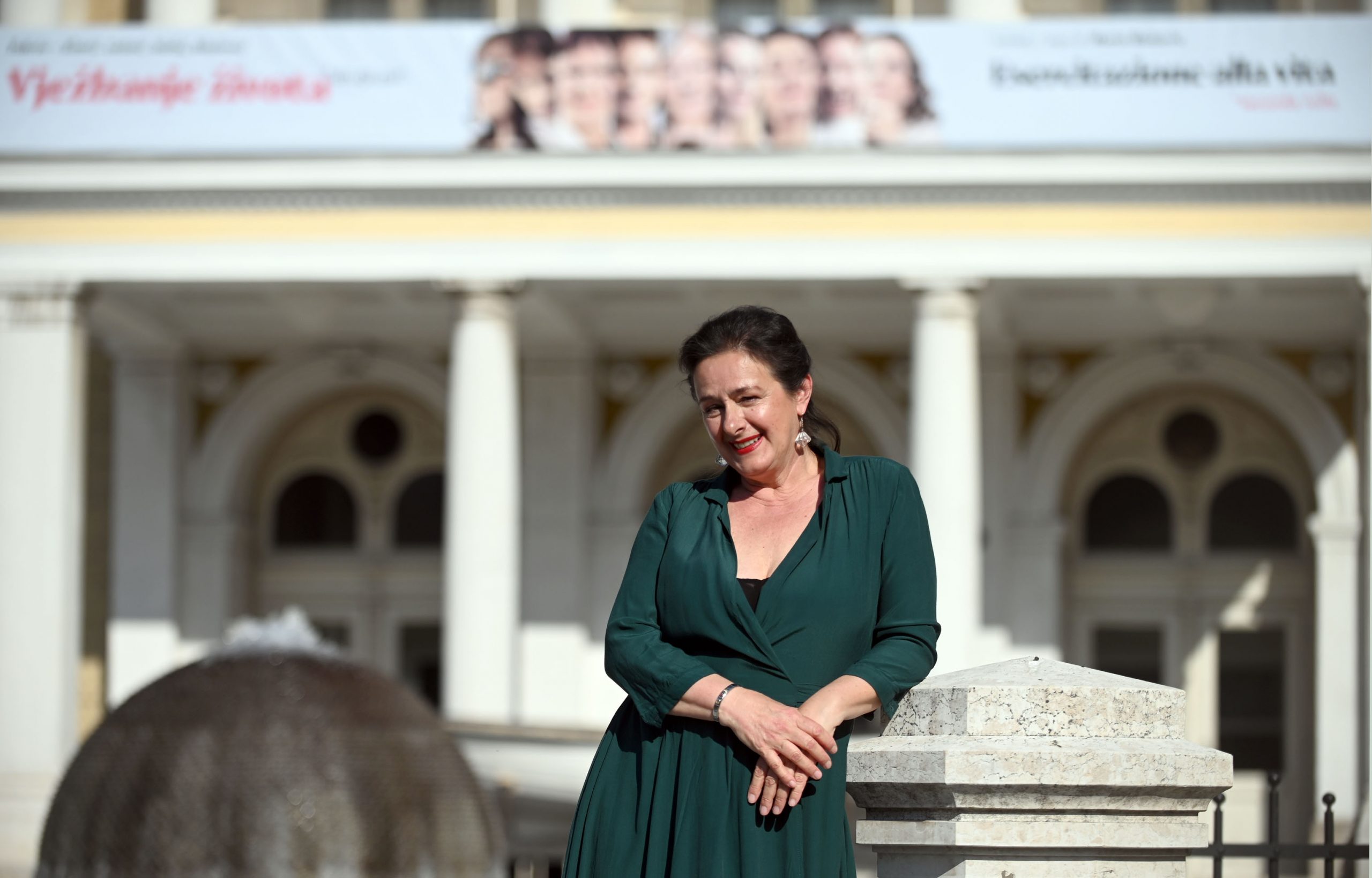 OLIVERA BALJAK O SVOJIH 40 GODINA NA SCENI 'Kazalište je za mene život ...