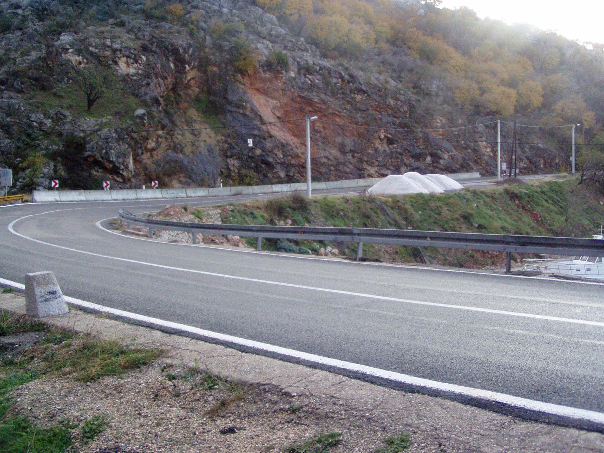 Austrijski motociklist teško ozlijeđen u slijetanju s ceste kod Karlobaga - Novi list