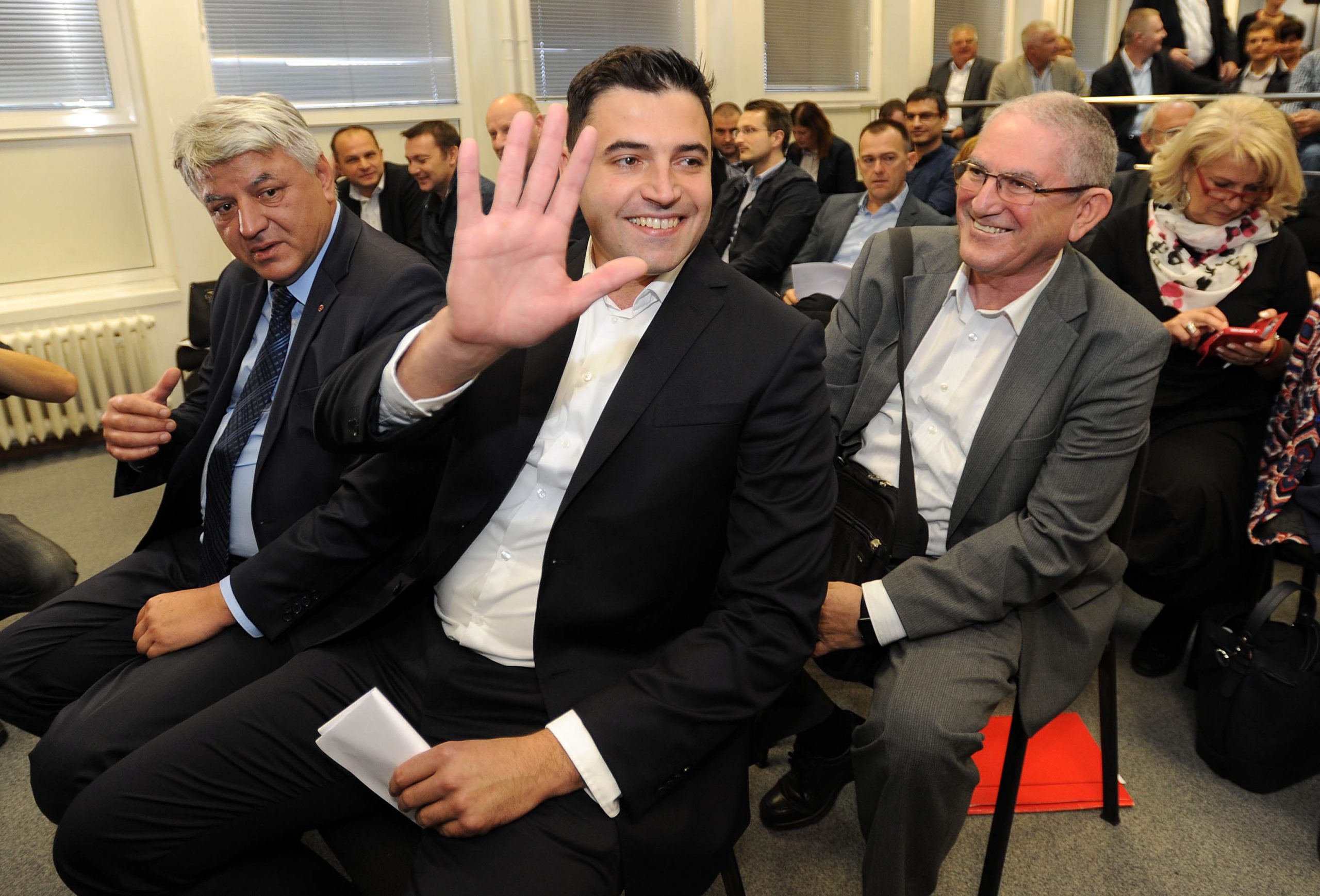 BERNARDIĆ OSTAJE Šef SDP-a dobio podršku većine u Glavnom odboru, nema ...