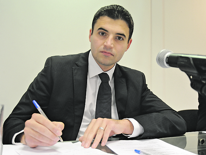 Bernardić (SDP): Što je s isplatom studentskih stipendija zbog čega su ...