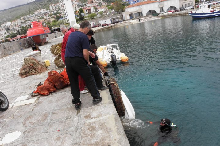 Čišćenje podmorja senjske luke: Od bombi i grudnjaka do ex Yu ...