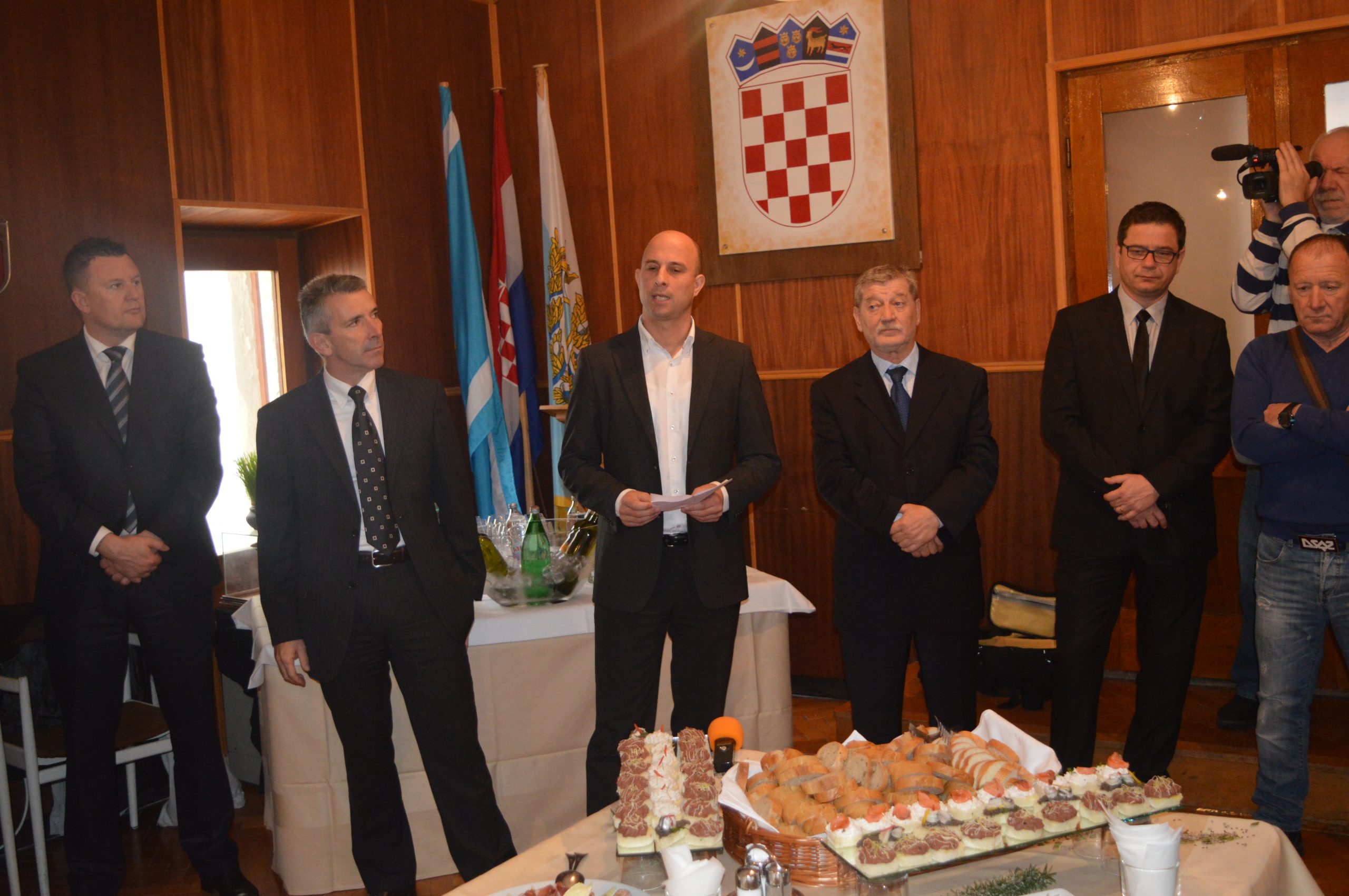 Grad Rab u godinu dana prepolovio dugove - Novi list