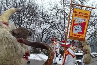 JAČI OD SNIJEGA Halubajski i Zametski zvončari u tradicionalnom ...