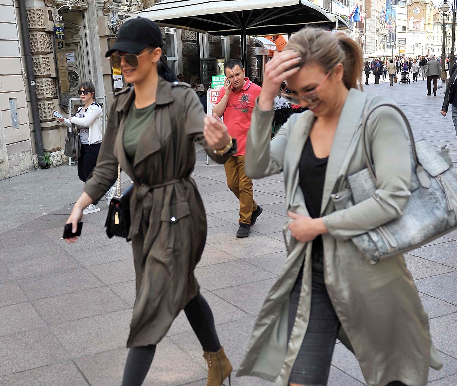 Obećavajući dan u Rijeci pretvorio se u sivi i sumorni, a prve kapi ...