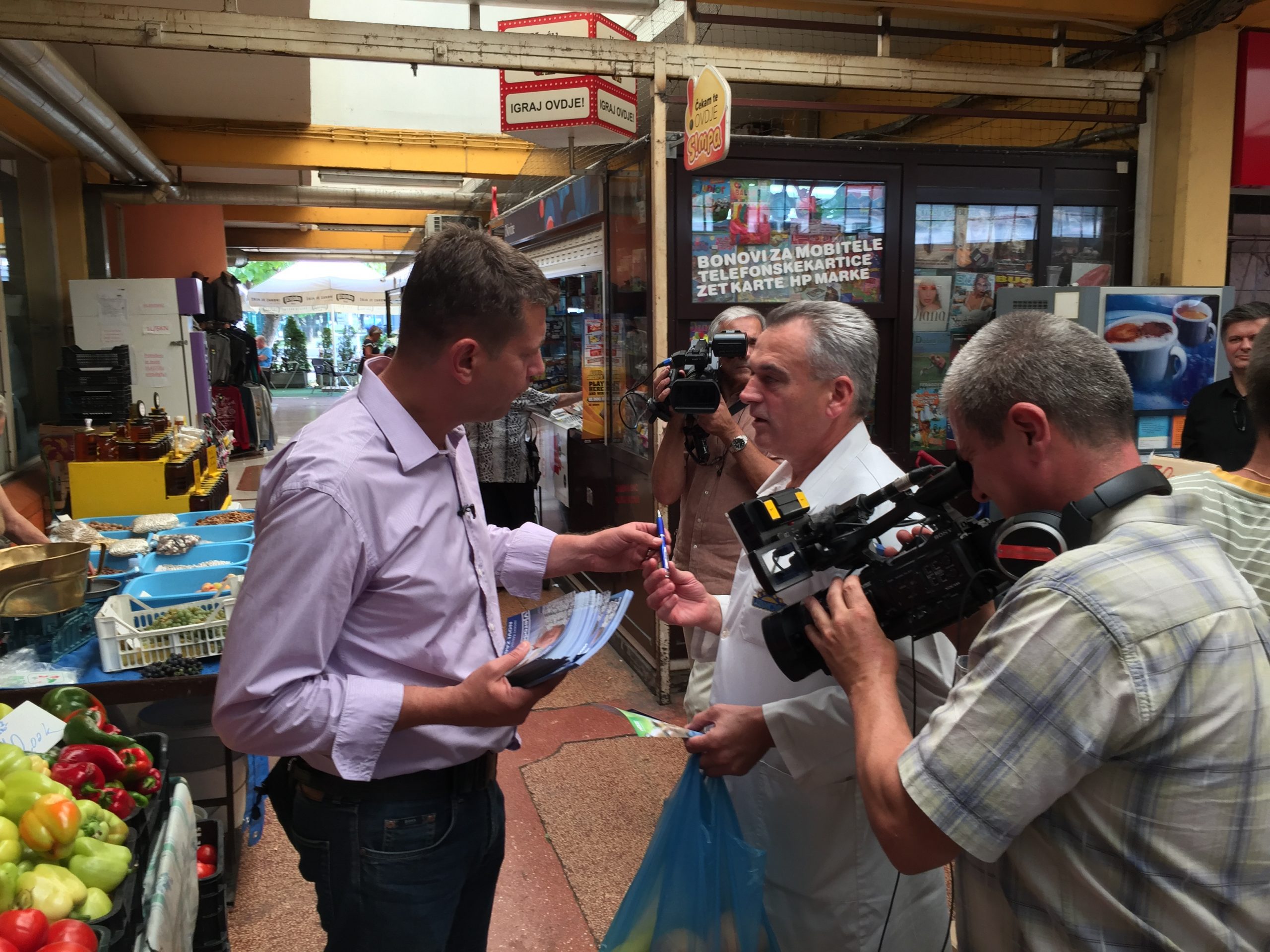Originalan pristup kandidata HDZ-a: Jasen Mesić snima dokumentarac o ...