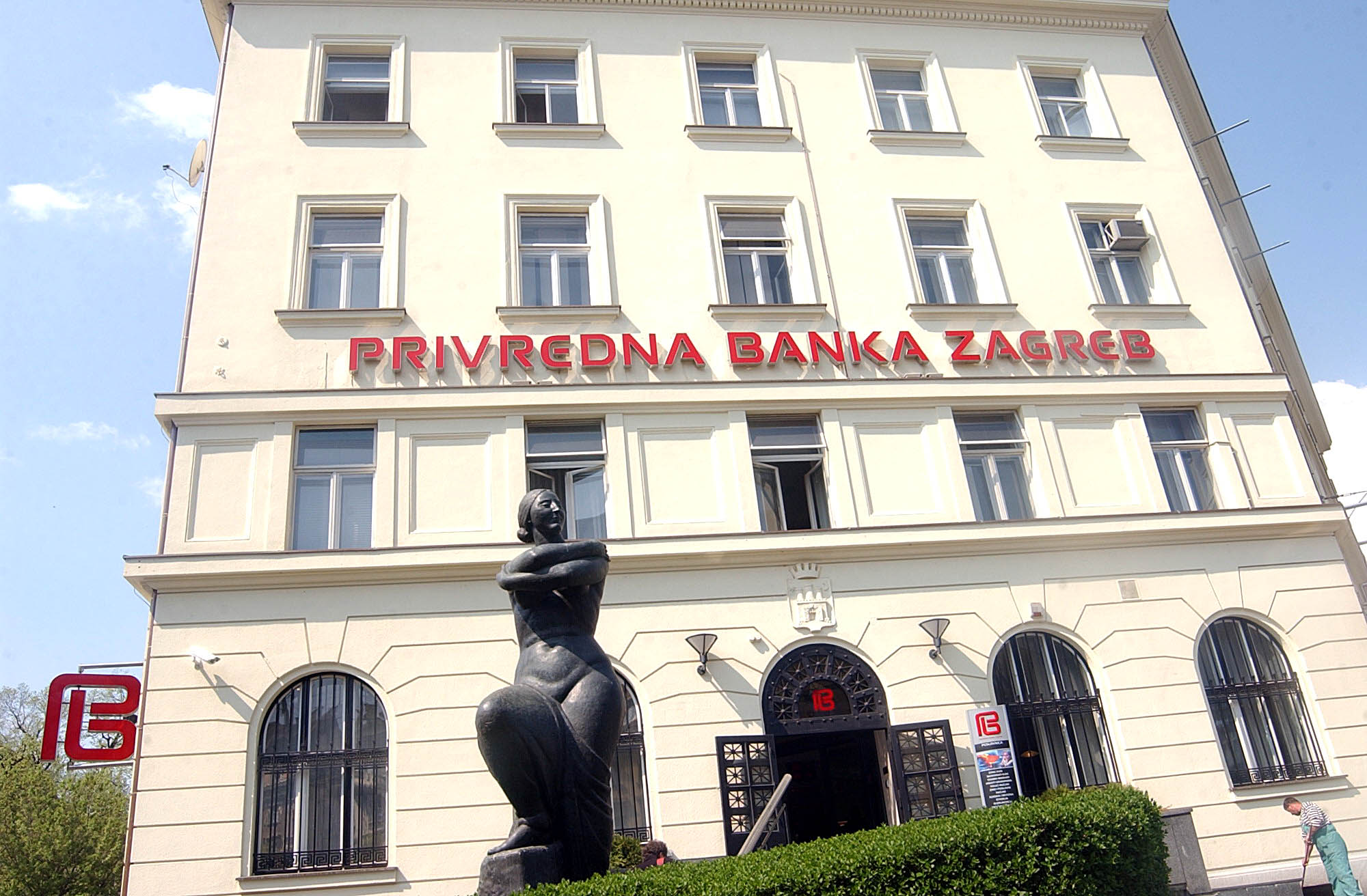 PBZ ima namjeru preuzeti većinski paket dionica Intesa Sanpaolo Banke ...