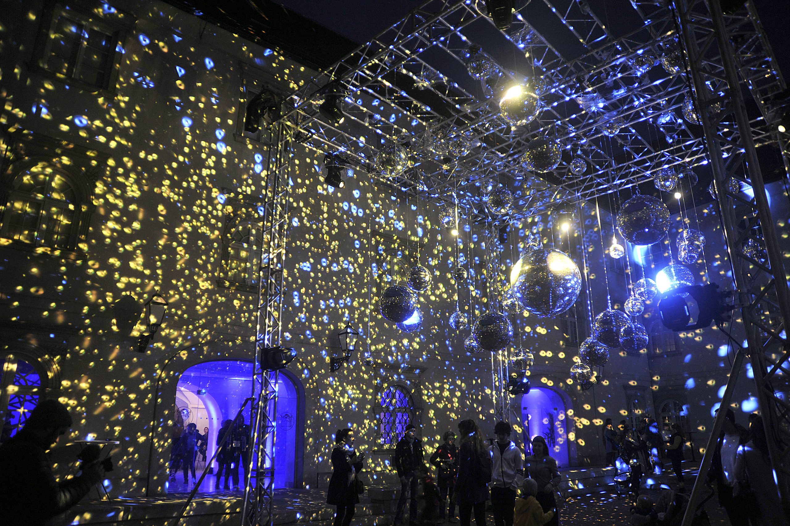 POGLEDAJTE FESTIVAL SVJETLA U ZAGREBU: Igra svjetla u centru, šarenilo ...