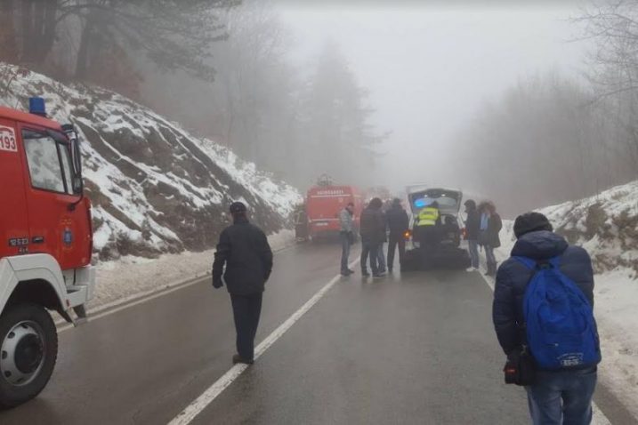 POLEDICA UZIMA DANAK Višesatni zastoj na Pasjaku. Lančani sudar dva ...