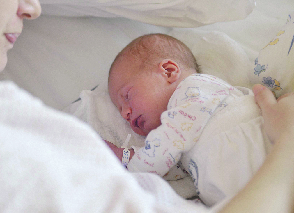 POMAKNUTE GRANICE Žene rađaju sve kasnije i sve više traže carski rez ...