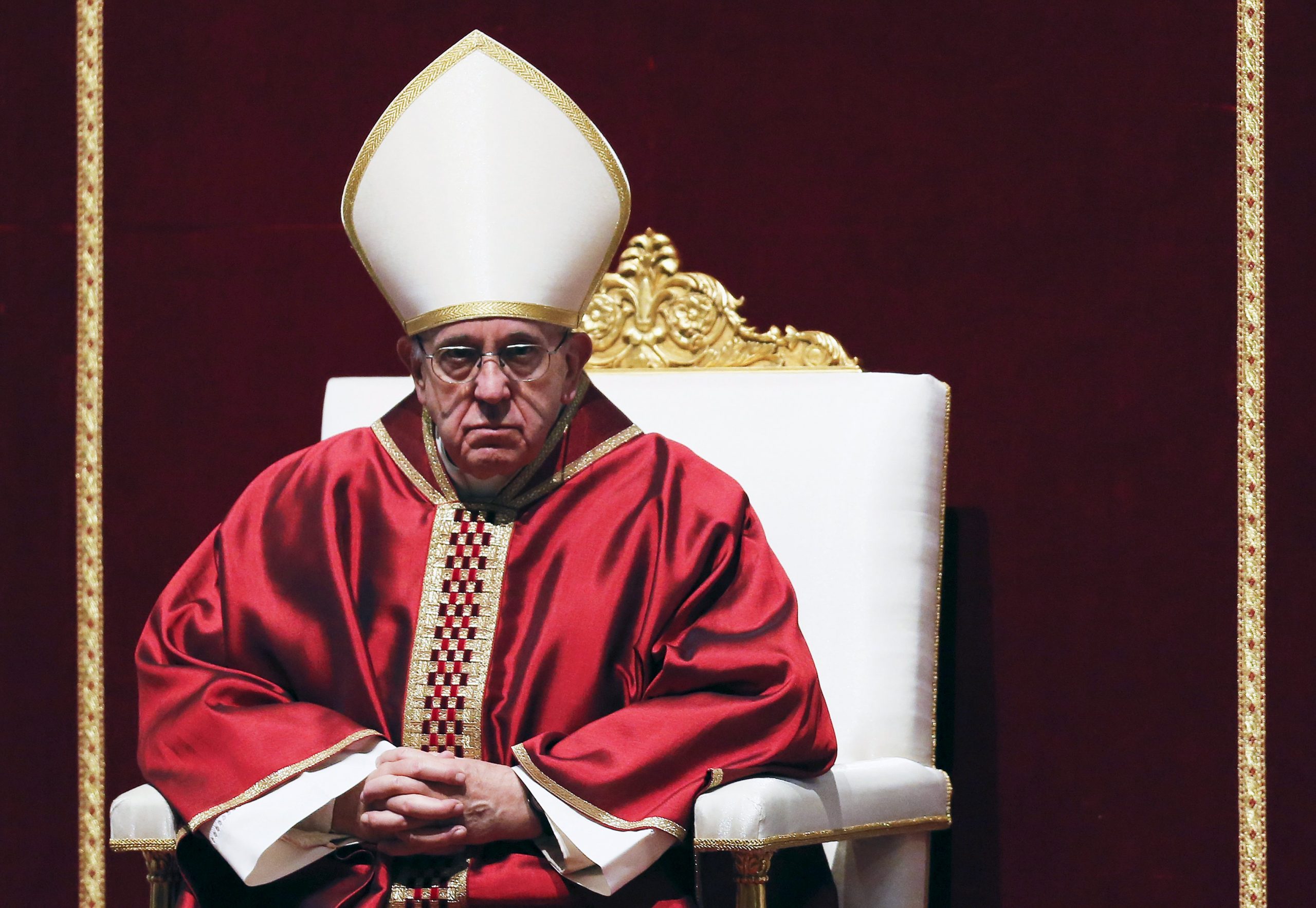 Papa rimskim beskućnicima dijelio vreće za spavanje - Novi list