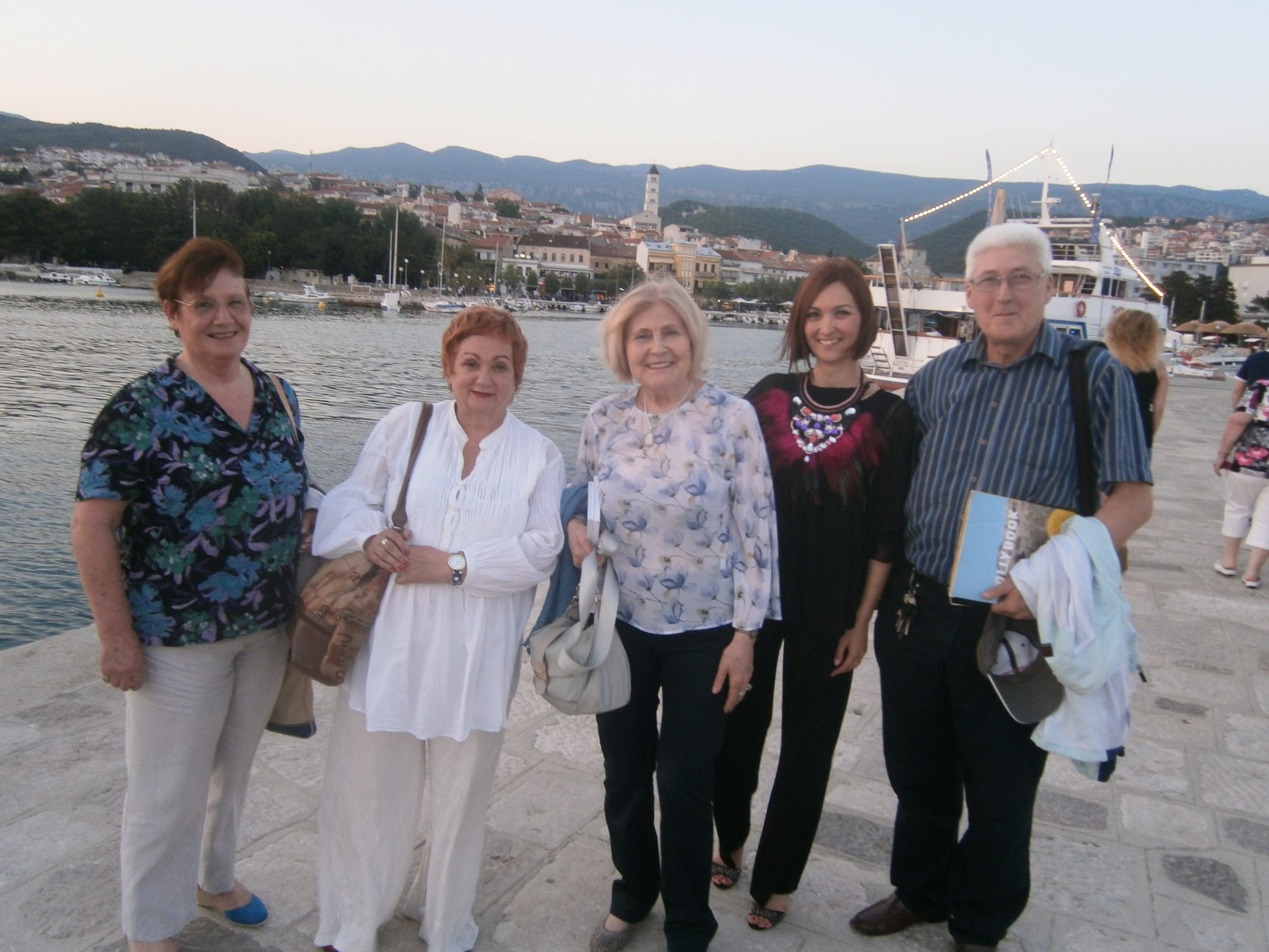 Pjesnička večer na katamaranu - Novi list