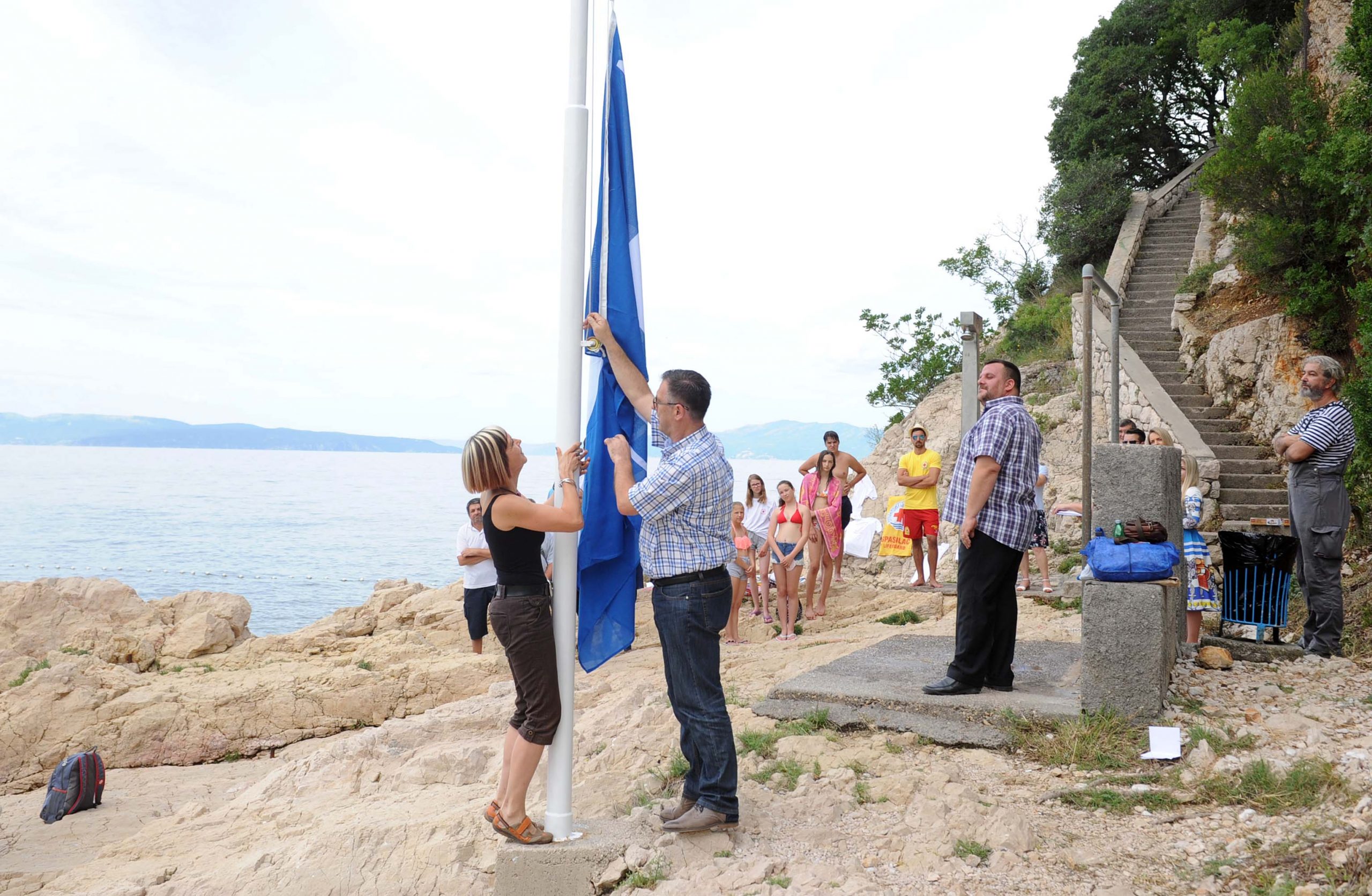 Plava zastava u Svežnju: Uspješno sanirana plaža u Kostreni - Novi list