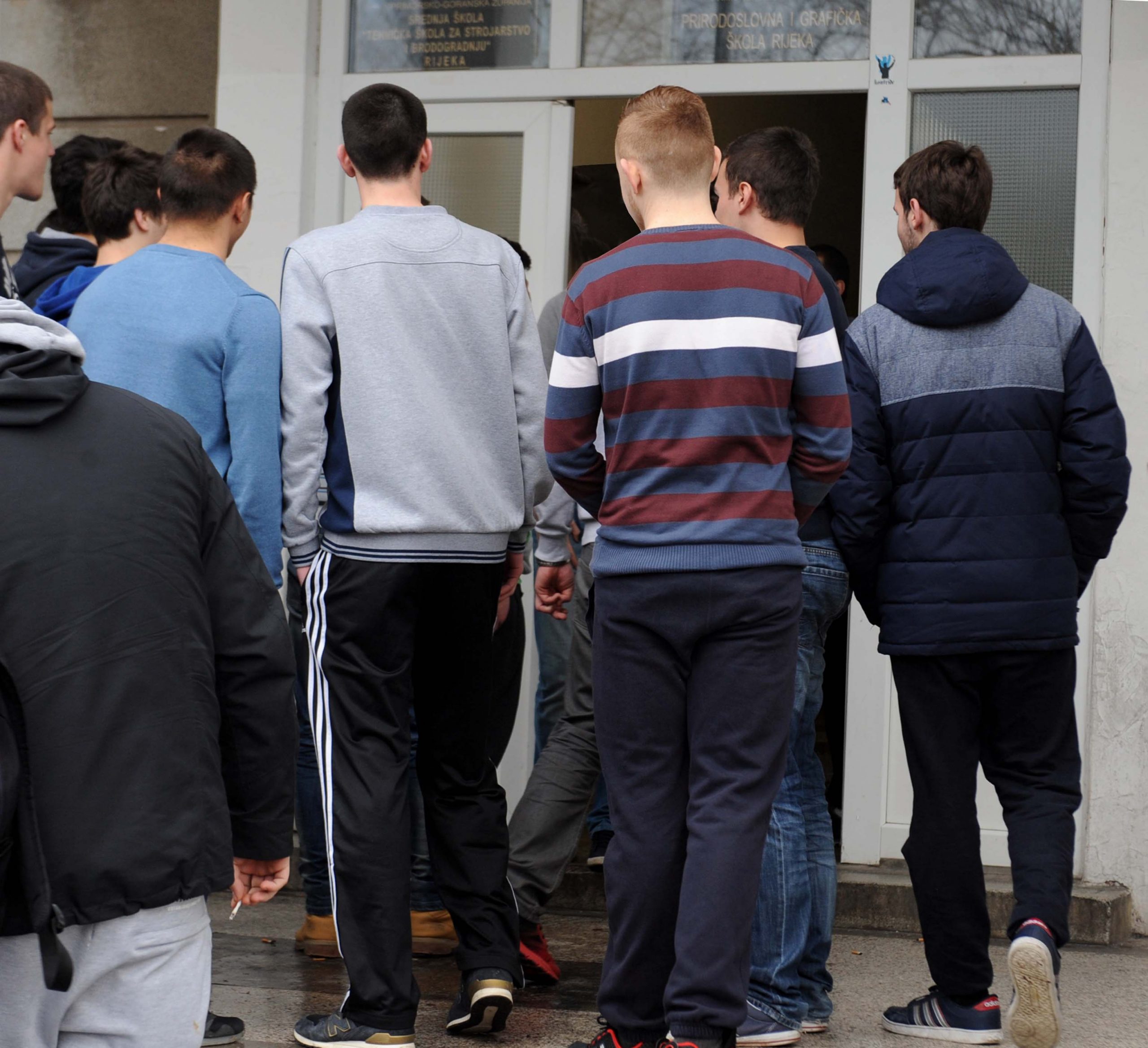 Poročni tinejdžeri: Svaki četvrti petnaestogodišnjak u Hrvatskoj puši ... Poročni tinejdžeri: Svaki četvrti petnaestogodišnjak u Hrvatskoj puši ...