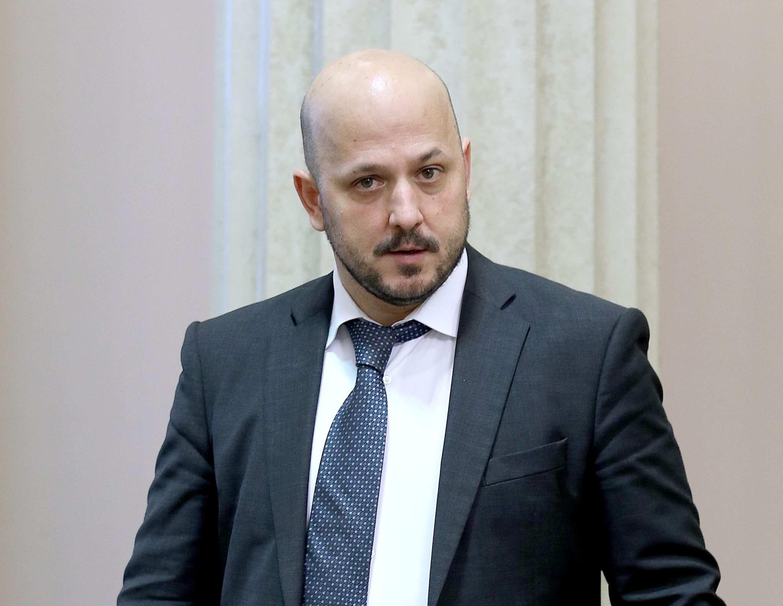 Prijedlog o kažnjavanju zastupnika Maras proglasio bacanjem prašine u ...