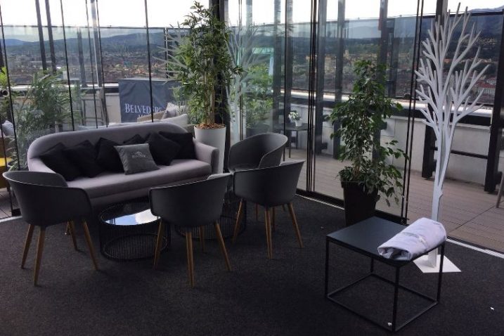 Rooftop Lateral nudi bijeg od gradske vreve na vrhu najviše zgrade u ...