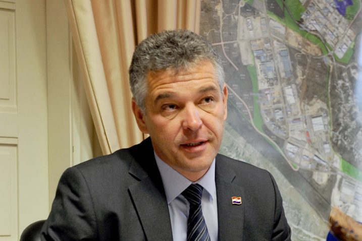 Svađa oko plutajućeg LNG terminala u Saboru; KLARIĆ (HDZ) Svađa oko plutajućeg LNG terminala u Saboru; KLARIĆ (HDZ)