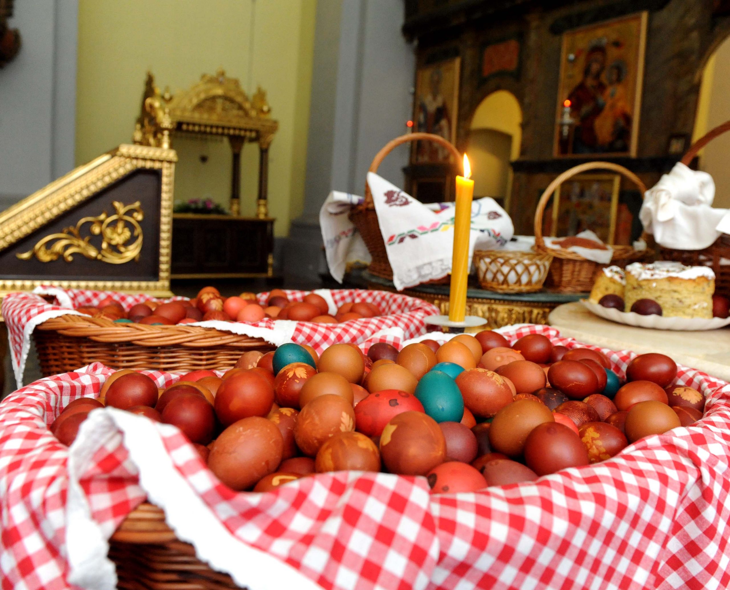 Svečanim uskrsnim liturgijama vjernici pravoslavne vjeroispovijesti ...