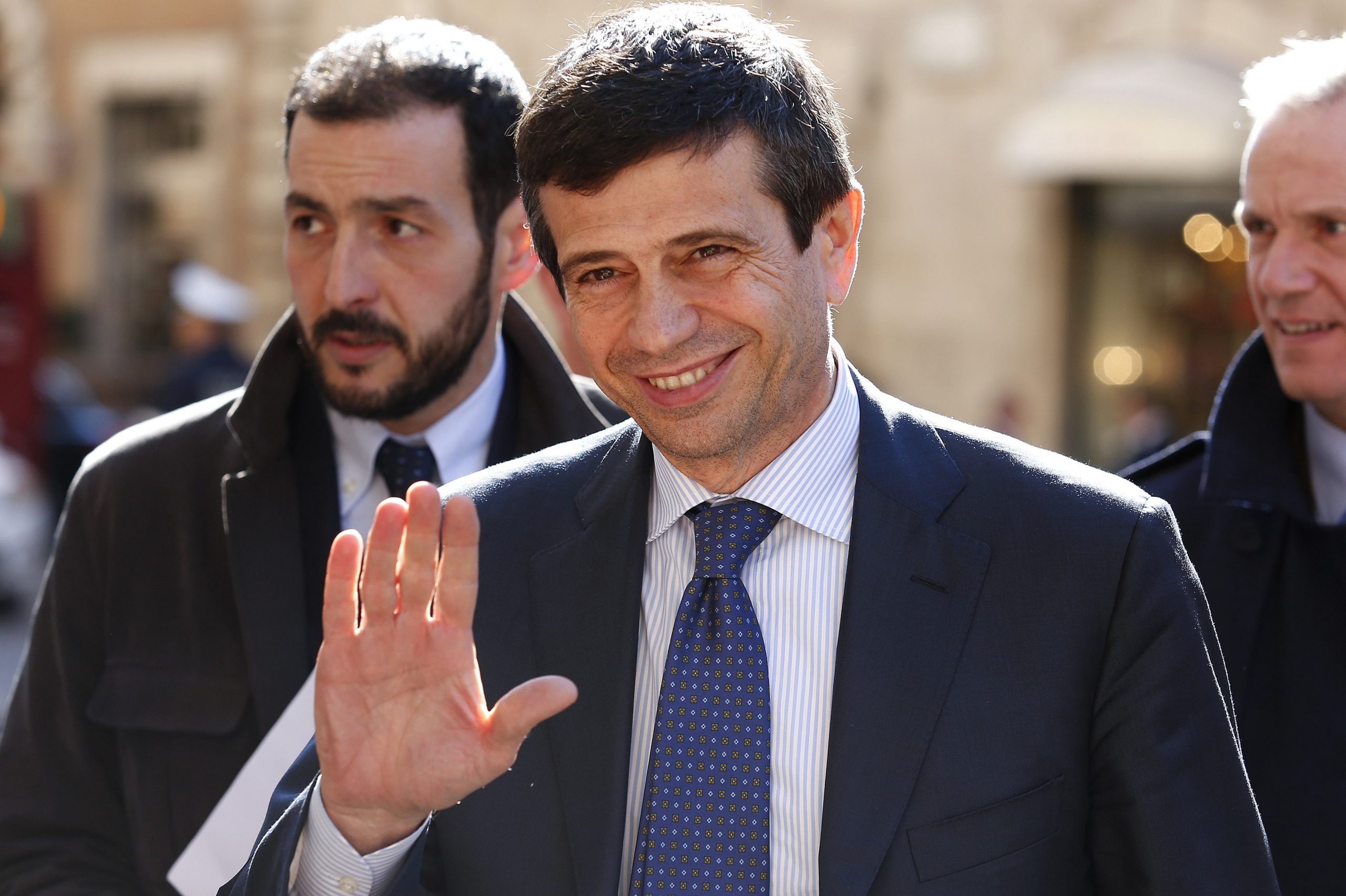 Talijanski ministar prometa i infrastrukture Maurizio Lupi podnosi ...