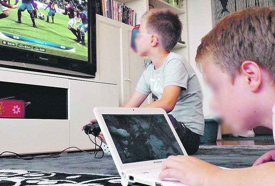 Televiziju na pametnim telefonima gledaju već djeca u dobi od četiri do ...