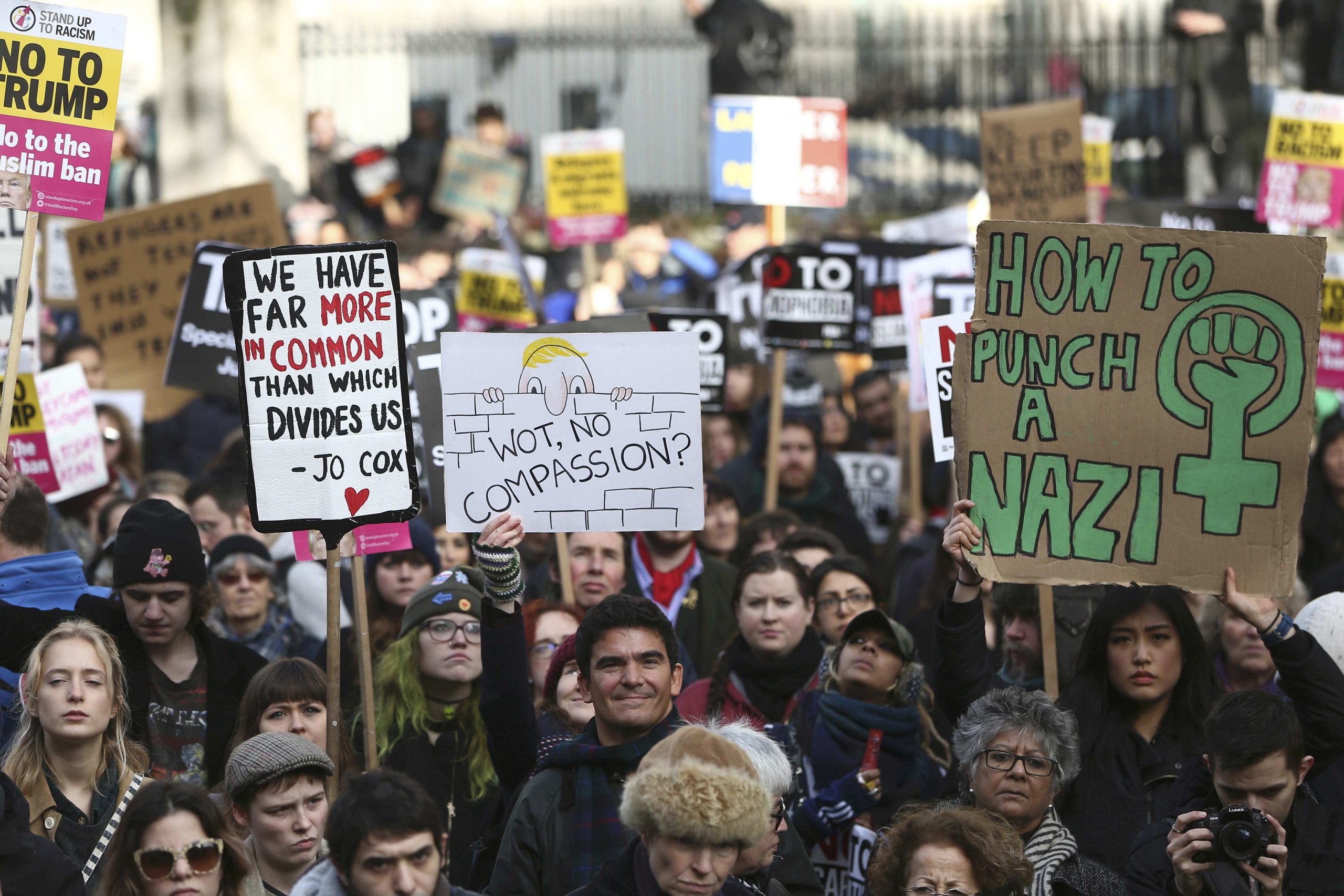 Tisuće prosvjednika u Londonu protiv Trumpove zabrane ulaska ... Tisuće prosvjednika u Londonu protiv Trumpove zabrane ulaska ...