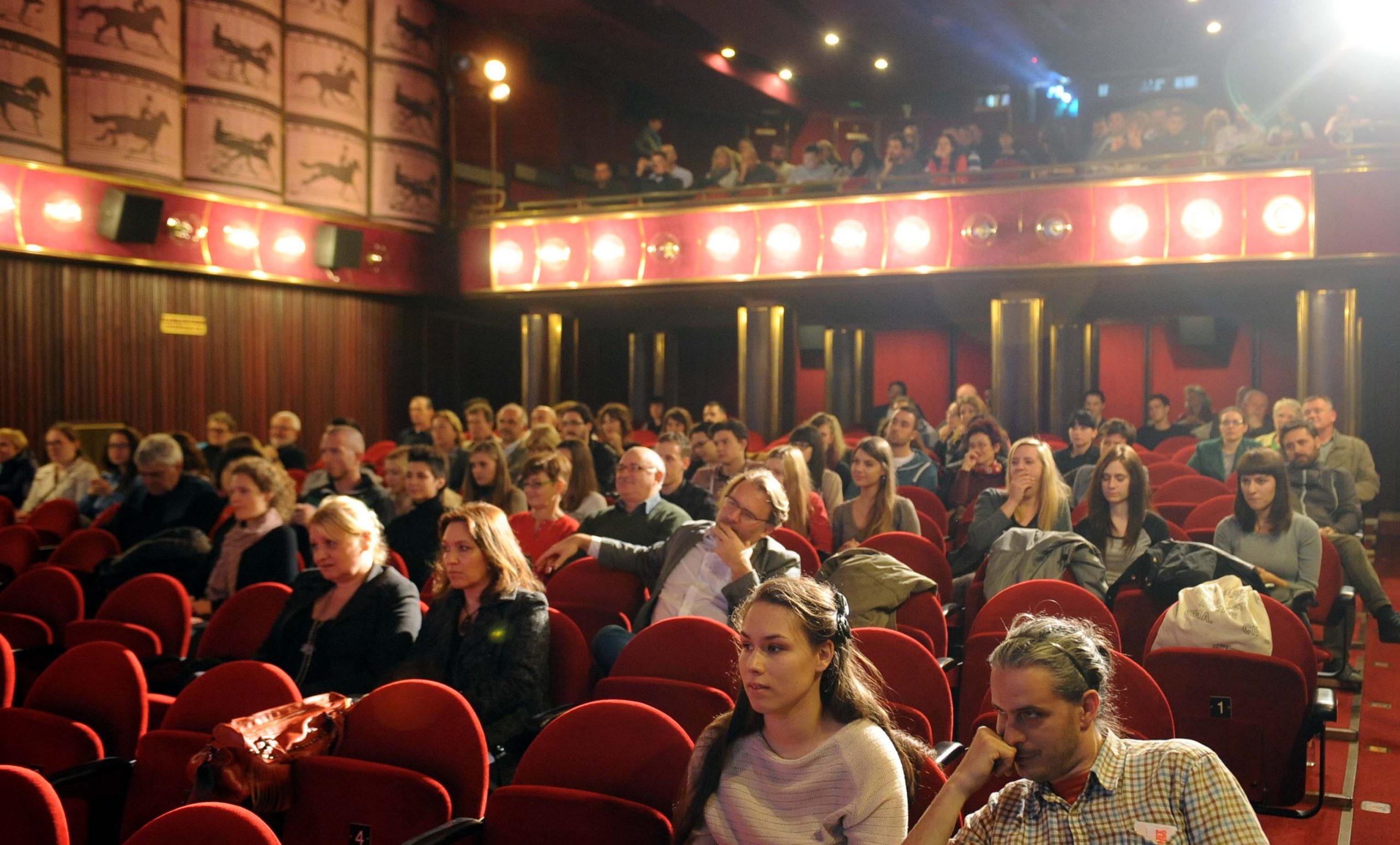 U Art kinu Croatia tri stara povijesna filma s autentičnim prikazima ...