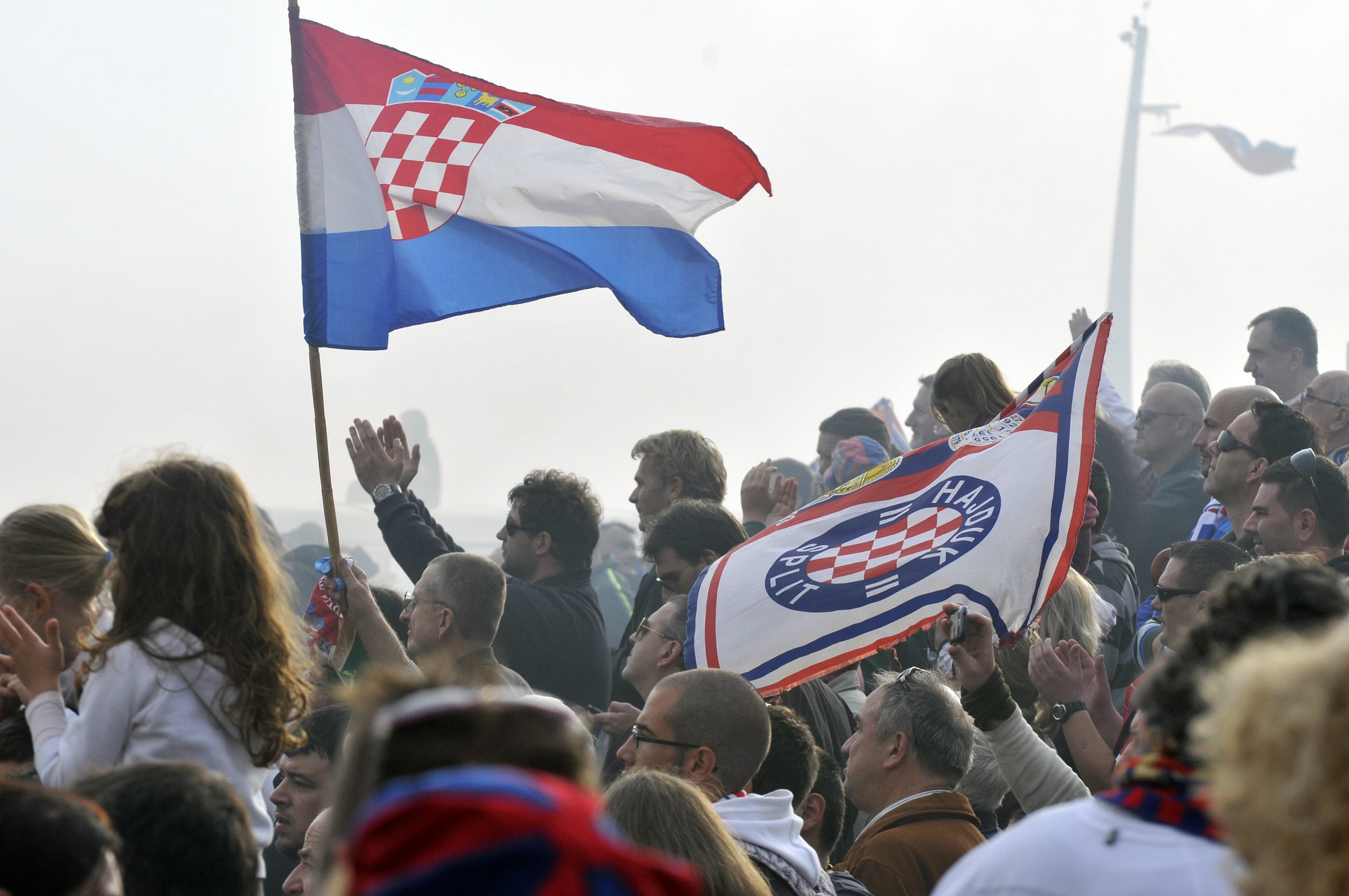 U Gabeli uhićeno šezdeset pripadnika Torcide, pet ljudi ozlijeđeno ... U Gabeli uhićeno šezdeset pripadnika Torcide, pet ljudi ozlijeđeno ...