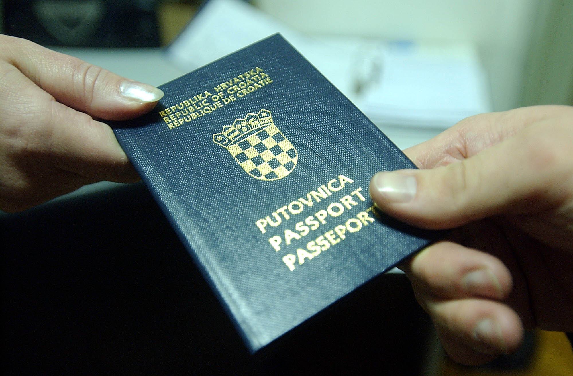 Upravne pristojbe smanjene 30 posto: Izrada putovnice stajat će 50 kuna ...