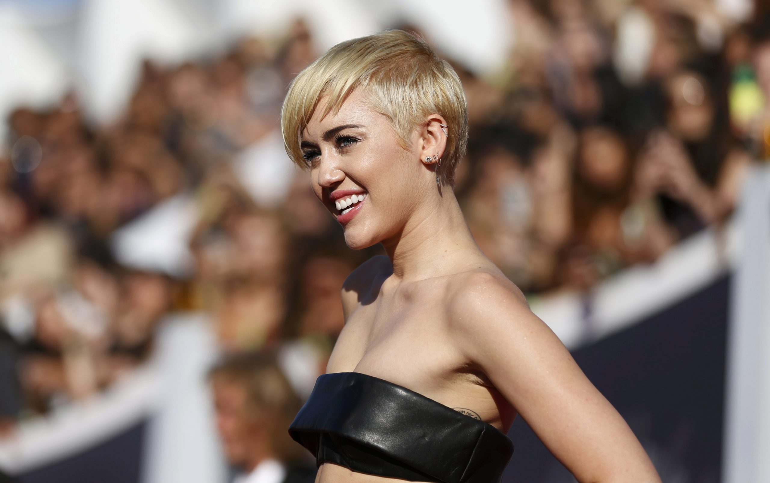 Woody Allen angažirao Miley Cyrus - Novi list