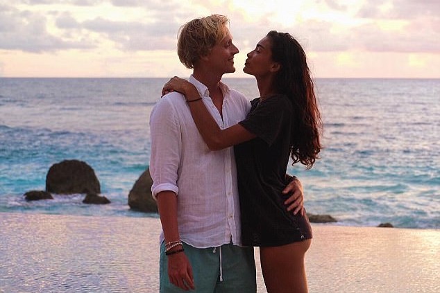 Zamamna anđelica Victoria's Secreta priznala da je vodila ljubav u - avionu - Novi list