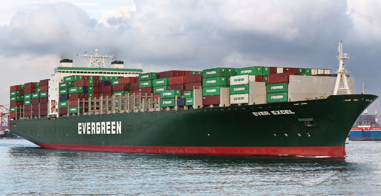 U riječkoj luci počeo iskrcaj zaštitnih sredstava i opreme, dopremljene iz Šangaja - Novi list