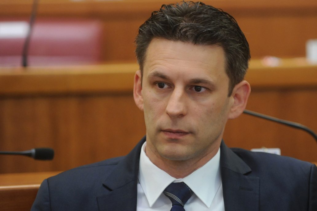 Zastupnici podržali borbu protiv rada na crno, oporba upozorila na ...