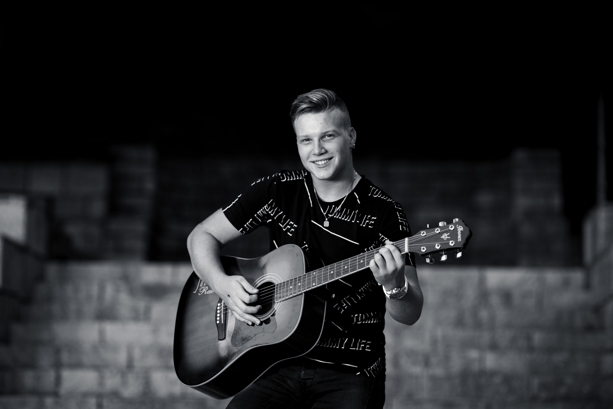 Šesnaestogodišnji Dino je najmlađi izvođač na službenoj listi HRTOP40 ...