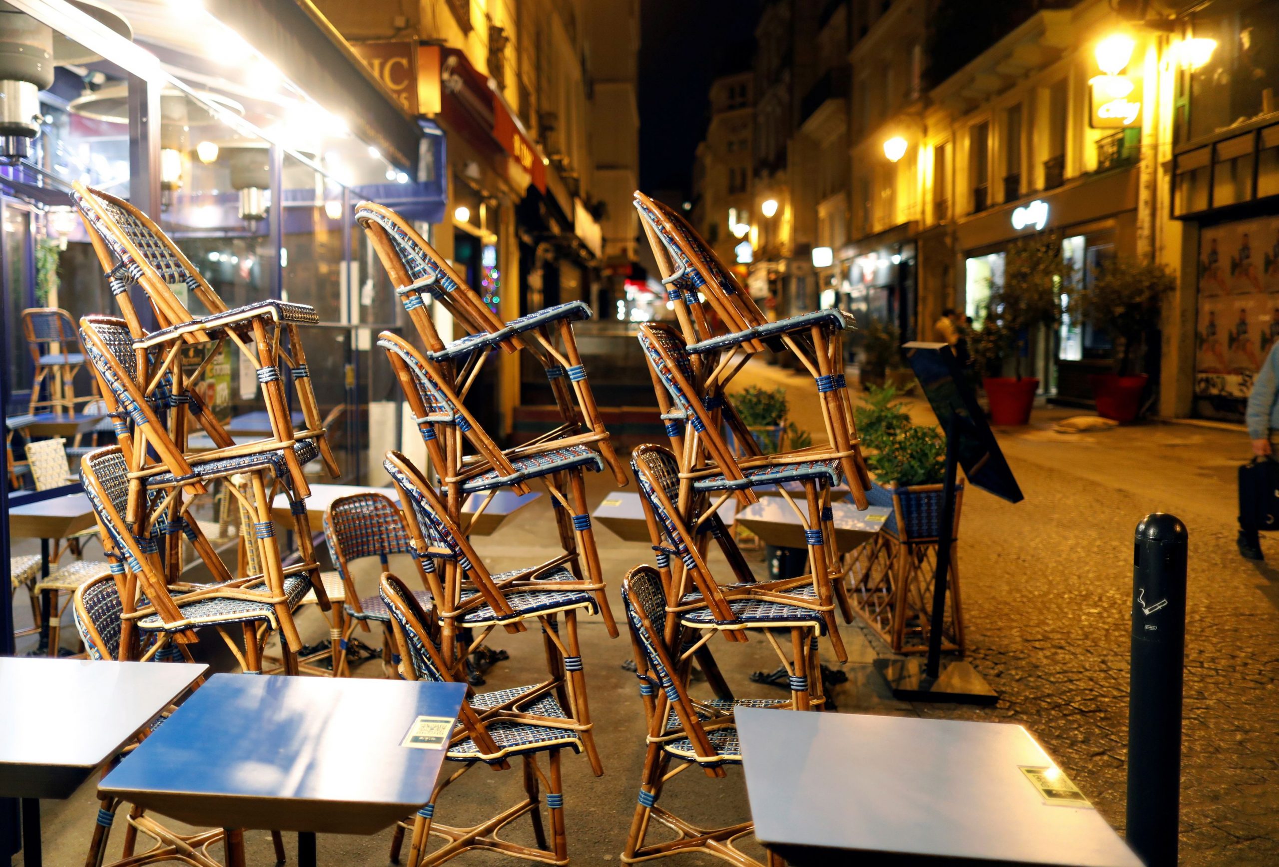 Policijski sat ispraznio ulice Pariza i drugih francuskih gradova. I ...