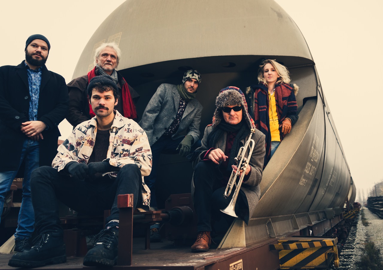 Darko Rundek i Ekipa pred 390 ljudi u dvorištu Akademije likovnih ...