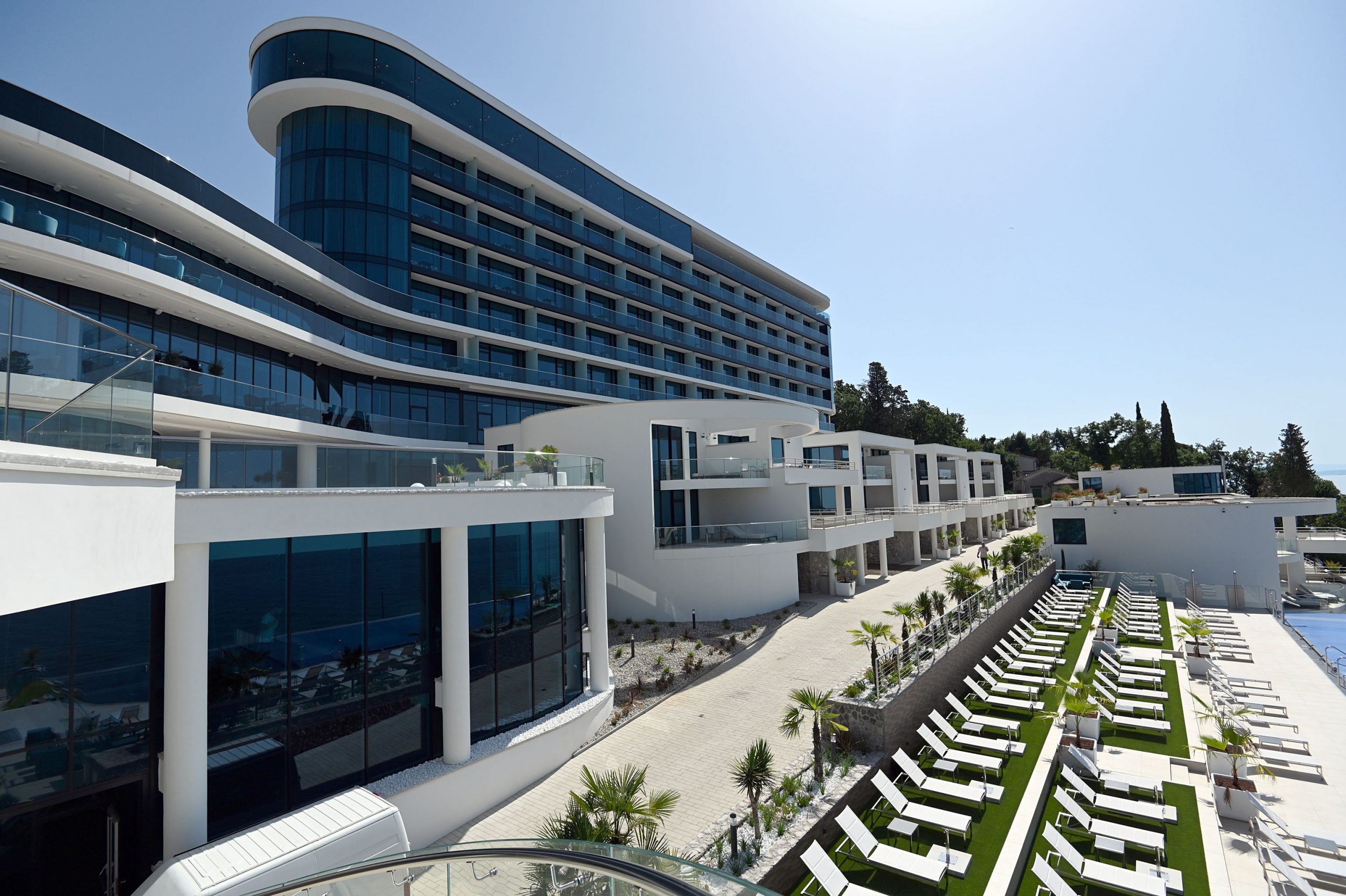 Hilton Rijeka Costabella Beach Resort & Spa: Zavirite u luksuz od 105 ...